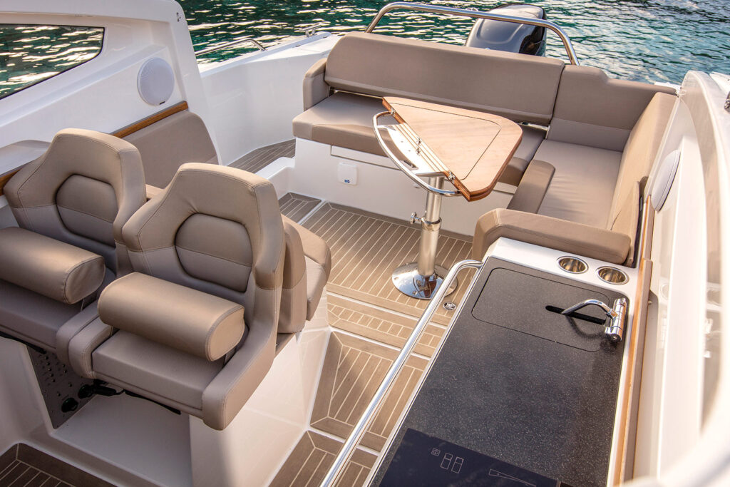 NIMBUS W9 | 9,5-meters weekend daycruiser | Flipper Marin